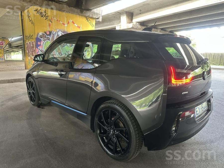 Pelēks BMW I3 2015 Rīga, ar dzinēja tilpumu 0.00 L un nobraukumu 115 tūkst. km par 10300 €, foto 4 vietnē AUTOMOTO.COM.LV