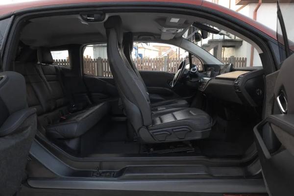 Orange BMW I3 2015 in Jelgava, with an engine capacity of 0.00 L and mileage of 39 thousand km for 10500 €, photo 9 on AUTOMOTO.COM.LV