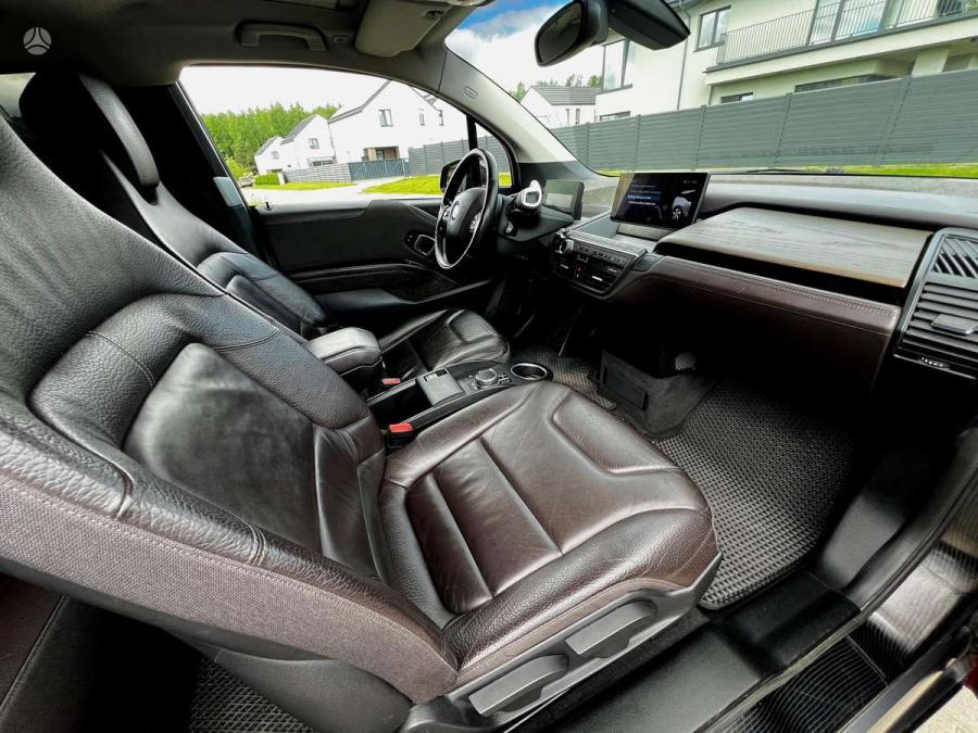 Red BMW I3 2018 in Vilnius, with an engine capacity of 0.65 L and mileage of 105 thousand km for 17999 €, photo 9 on AUTOMOTO.COM.LV