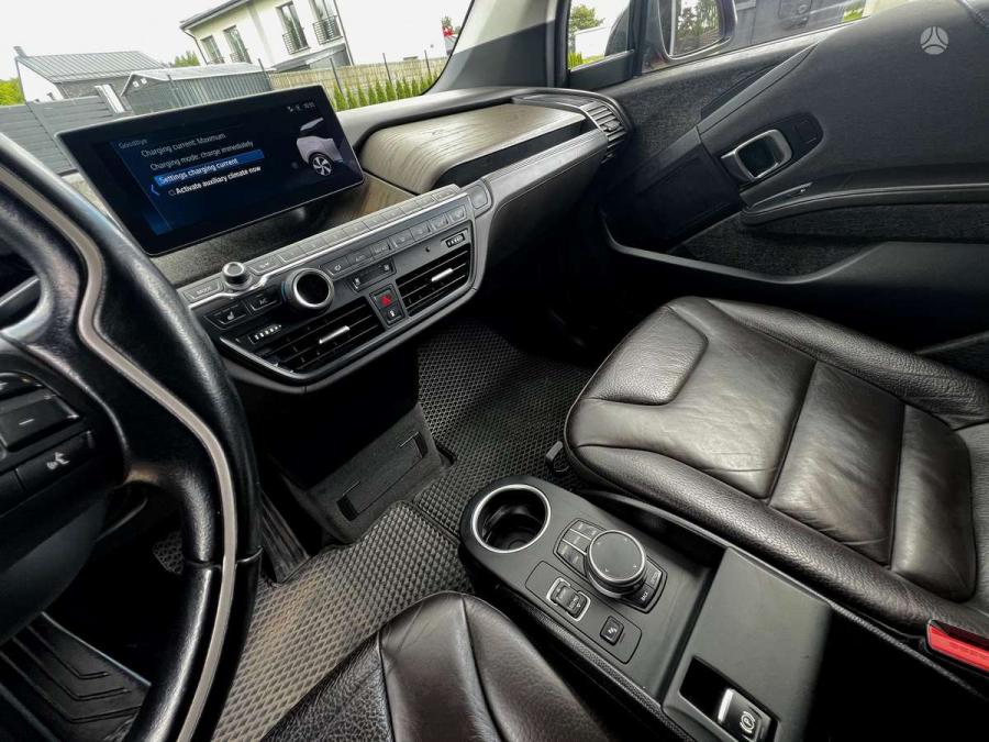 Red BMW I3 2018 in Vilnius, with an engine capacity of 0.65 L and mileage of 105 thousand km for 17999 €, photo 13 on AUTOMOTO.COM.LV