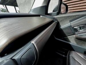Red BMW I3 2018 in Vilnius, with an engine capacity of 0.65 L and mileage of 105 thousand km for 17999 €, photo 15 on AUTOMOTO.COM.LV