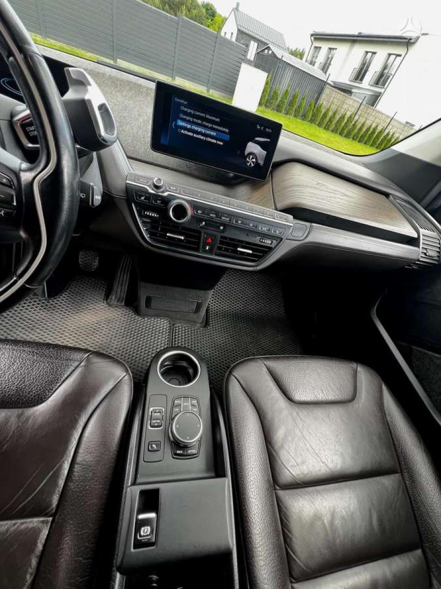 Red BMW I3 2018 in Vilnius, with an engine capacity of 0.65 L and mileage of 105 thousand km for 17999 €, photo 24 on AUTOMOTO.COM.LV