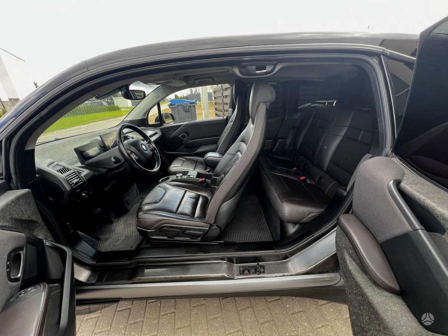 Red BMW I3 2018 in Vilnius, with an engine capacity of 0.65 L and mileage of 105 thousand km for 17999 €, photo 25 on AUTOMOTO.COM.LV
