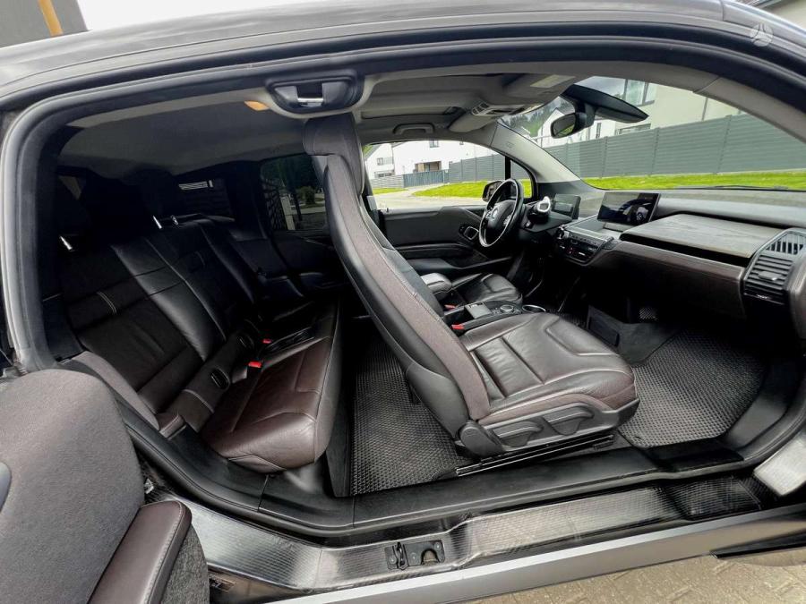 Red BMW I3 2018 in Vilnius, with an engine capacity of 0.65 L and mileage of 105 thousand km for 17999 €, photo 27 on AUTOMOTO.COM.LV
