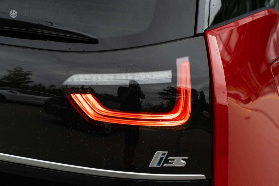 Red BMW I3 2019 in Vilnius, with an engine capacity of 0.00 L and mileage of 116 thousand km for 13950 €, photo 14 on AUTOMOTO.COM.LV