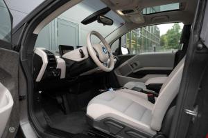 Red BMW I3 2019 in Vilnius, with an engine capacity of 0.00 L and mileage of 116 thousand km for 13950 €, photo 16 on AUTOMOTO.COM.LV