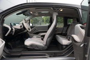 Red BMW I3 2019 in Vilnius, with an engine capacity of 0.00 L and mileage of 116 thousand km for 13950 €, photo 17 on AUTOMOTO.COM.LV