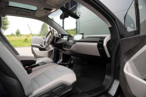 Red BMW I3 2019 in Vilnius, with an engine capacity of 0.00 L and mileage of 116 thousand km for 13950 €, photo 20 on AUTOMOTO.COM.LV