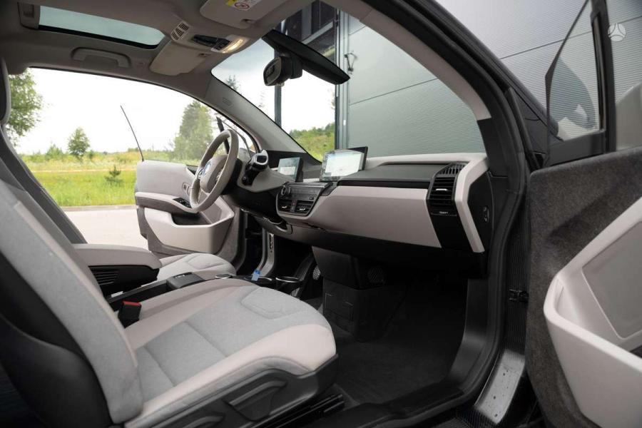 Red BMW I3 2019 in Vilnius, with an engine capacity of 0.00 L and mileage of 116 thousand km for 13950 €, photo 20 on AUTOMOTO.COM.LV