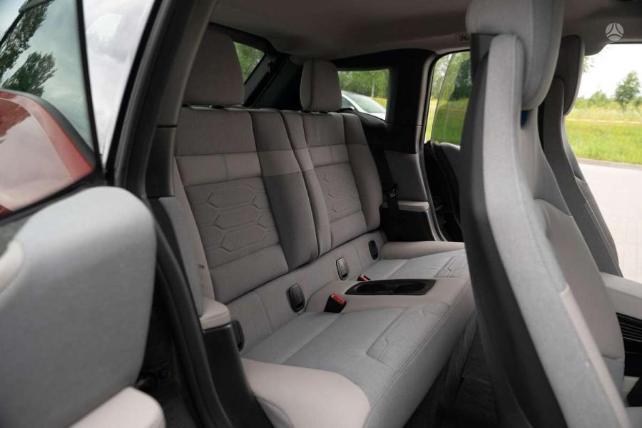Red BMW I3 2019 in Vilnius, with an engine capacity of 0.00 L and mileage of 116 thousand km for 13950 €, photo 21 on AUTOMOTO.COM.LV