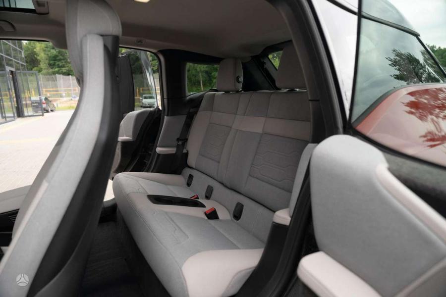 Red BMW I3 2019 in Vilnius, with an engine capacity of 0.00 L and mileage of 116 thousand km for 13950 €, photo 22 on AUTOMOTO.COM.LV