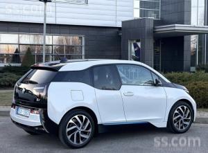 White BMW I3 2015 in Riga, with an engine capacity of 0.00 L and mileage of 218 thousand km for 7500 €, photo 8 on AUTOMOTO.COM.LV