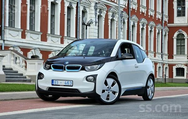 БМВ И3 2017 в Елгава на AUTOMOTO.COM.LV Белый БМВ И3 2017 в Елгава, объемом двигателя 0.00 л и пробегом 96 тыс. км за 10990 €, фото 3 на AUTOMOTO.COM.LV