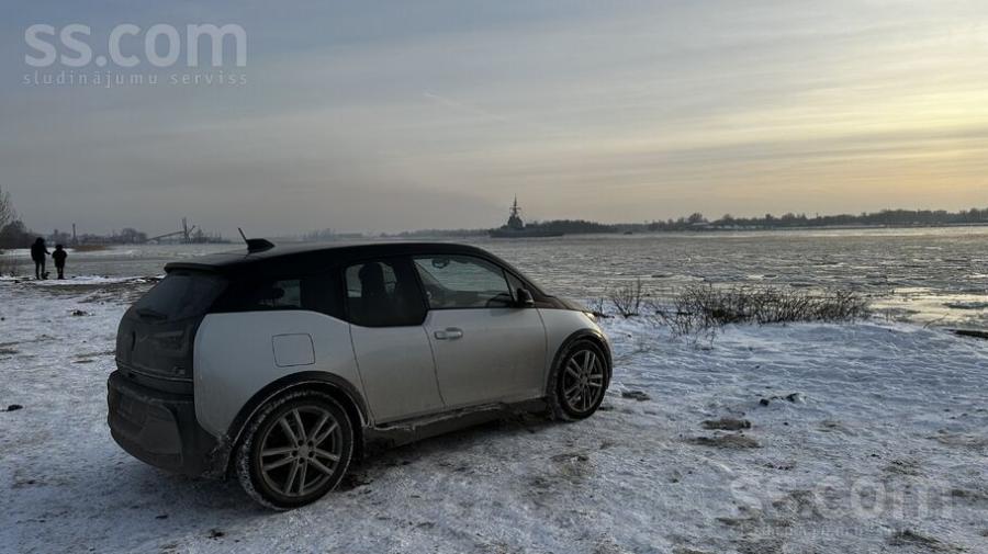 White BMW I3 2018 in Riga, with an engine capacity of 0.00 L and mileage of 85 thousand km for 16500 €, photo 15 on AUTOMOTO.COM.LV