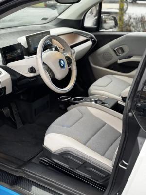 White BMW I3 2019 in Riga, with an engine capacity of 0.00 L and mileage of 102 thousand km for 18990 €, photo 8 on AUTOMOTO.COM.LV