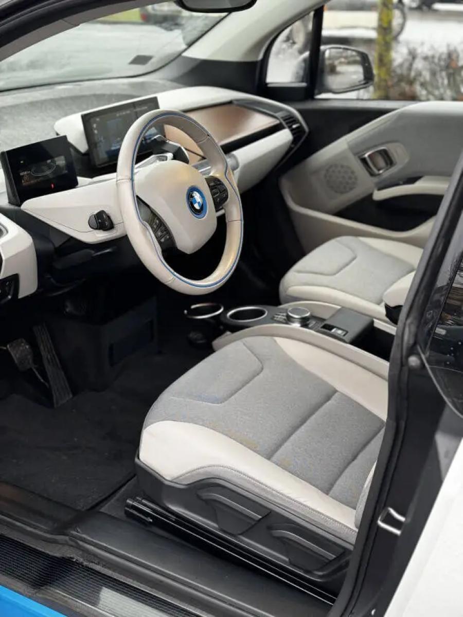 White BMW I3 2019 in Riga, with an engine capacity of 0.00 L and mileage of 102 thousand km for 18990 €, photo 8 on AUTOMOTO.COM.LV