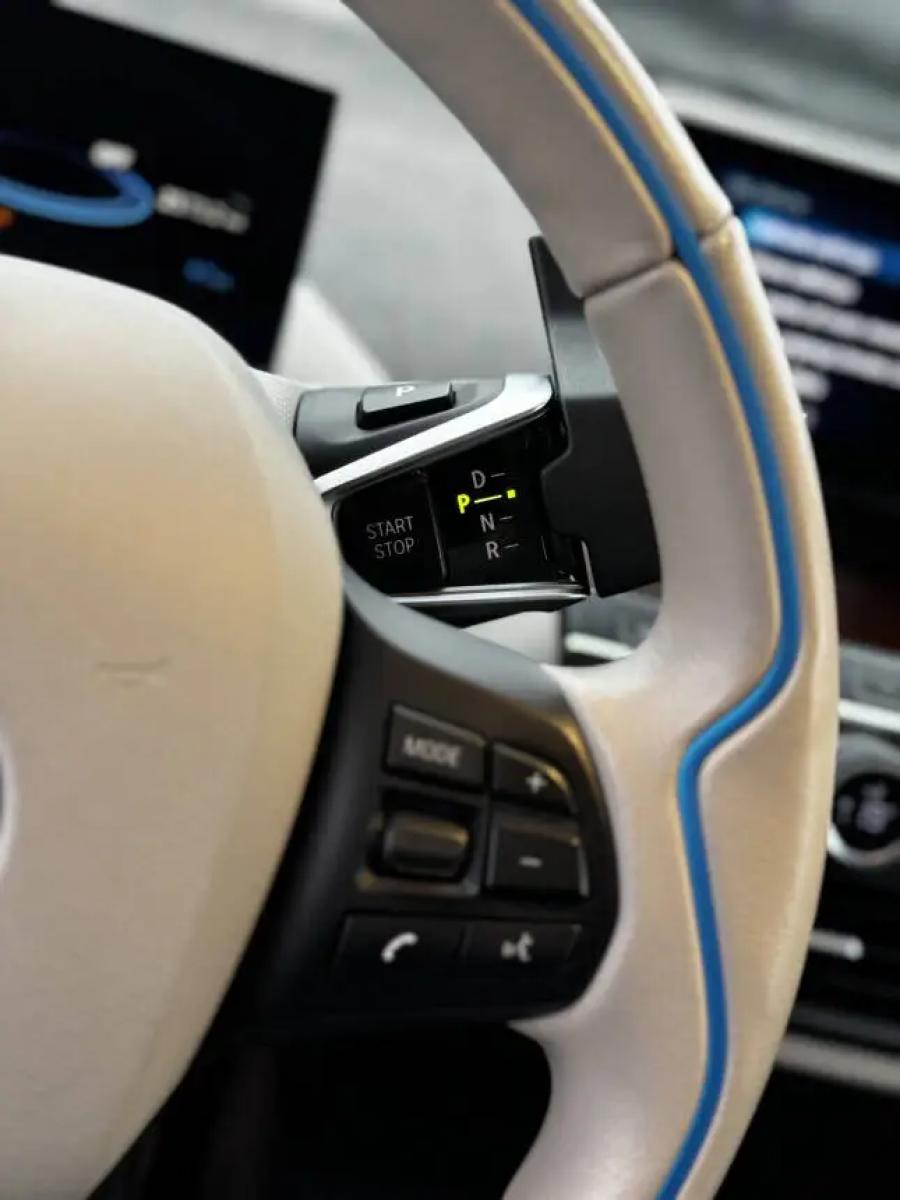 White BMW I3 2019 in Riga, with an engine capacity of 0.00 L and mileage of 102 thousand km for 18990 €, photo 13 on AUTOMOTO.COM.LV