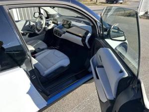White BMW I3 2019 in Riga, with an engine capacity of 0.00 L and mileage of 129 thousand km for 15995 €, photo 12 on AUTOMOTO.COM.LV