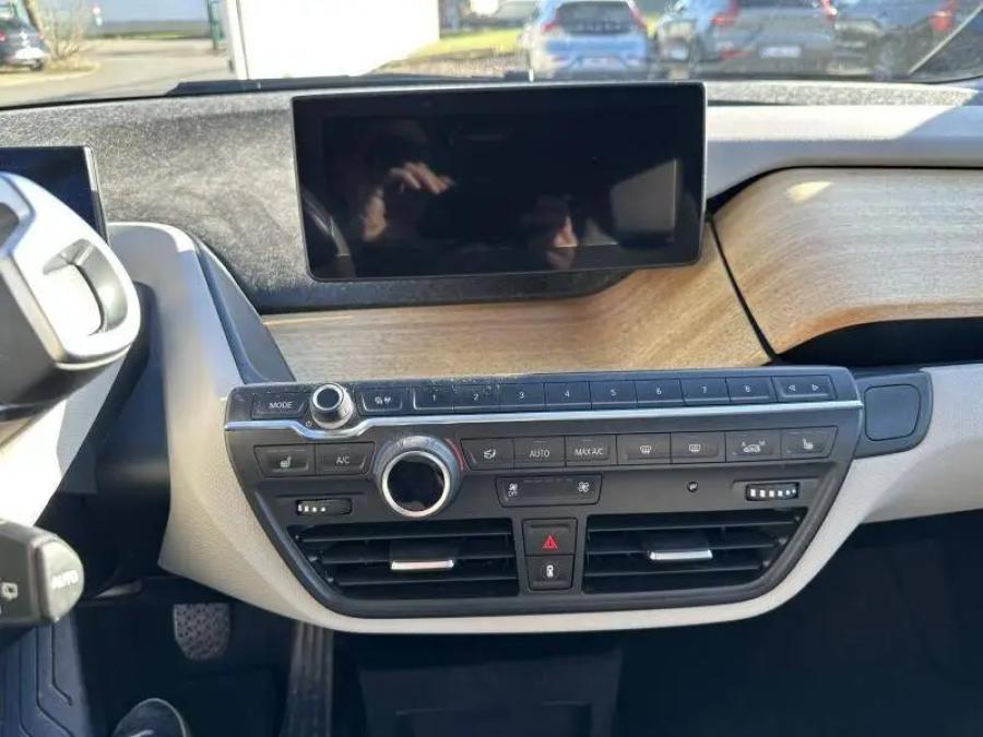 White BMW I3 2019 in Riga, with an engine capacity of 0.00 L and mileage of 129 thousand km for 15995 €, photo 14 on AUTOMOTO.COM.LV