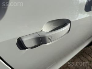 White BMW I3 2019 in Riga, with an engine capacity of 0.00 L and mileage of 94 thousand km for 15950 €, photo 14 on AUTOMOTO.COM.LV