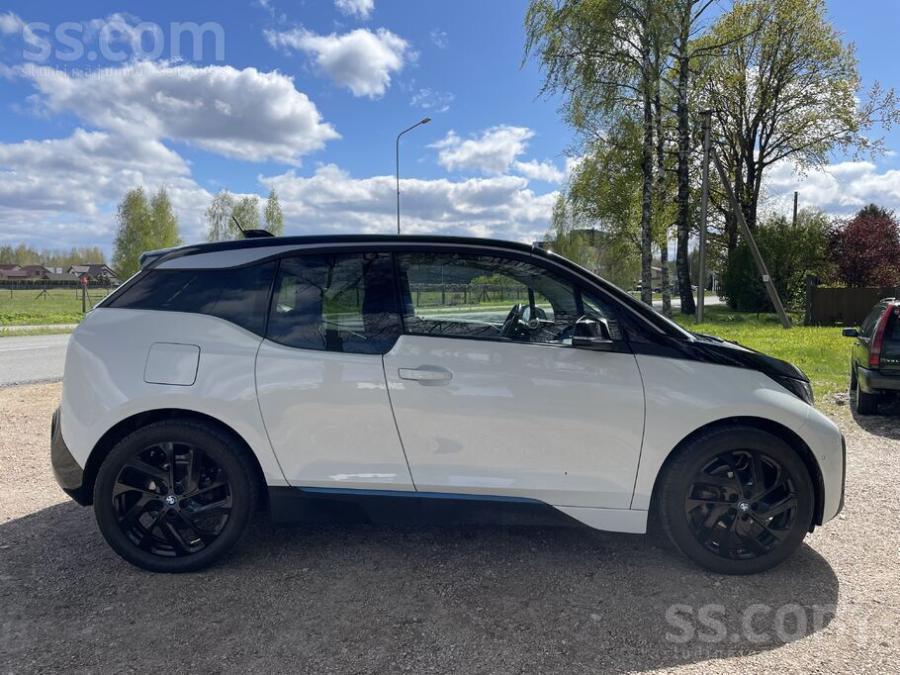 White BMW I3 2021 in Riga, with an engine capacity of 0.00 L and mileage of 47 thousand km for 17300 €, photo 6 on AUTOMOTO.COM.LV