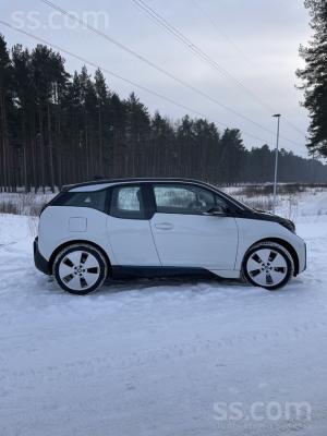 White BMW I3 2021 in Riga, with an engine capacity of 0.00 L and mileage of 62 thousand km for 16800 €, photo 3 on AUTOMOTO.COM.LV