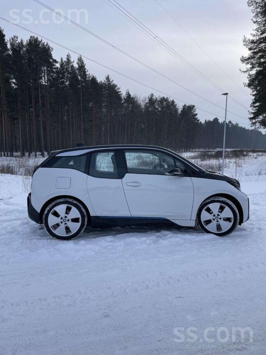 White BMW I3 2021 in Riga, with an engine capacity of 0.00 L and mileage of 62 thousand km for 16800 €, photo 3 on AUTOMOTO.COM.LV