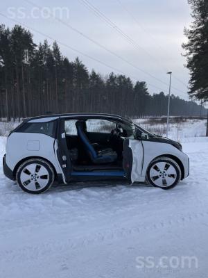 White BMW I3 2021 in Riga, with an engine capacity of 0.00 L and mileage of 62 thousand km for 16800 €, photo 4 on AUTOMOTO.COM.LV