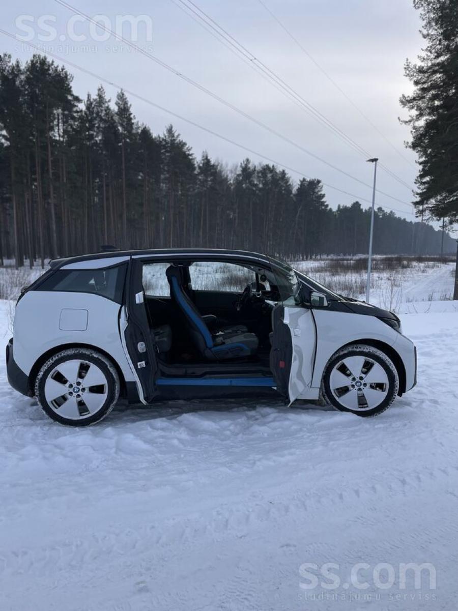 White BMW I3 2021 in Riga, with an engine capacity of 0.00 L and mileage of 62 thousand km for 16800 €, photo 4 on AUTOMOTO.COM.LV