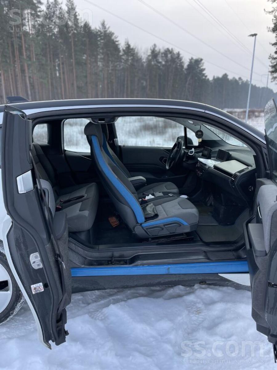 White BMW I3 2021 in Riga, with an engine capacity of 0.00 L and mileage of 62 thousand km for 16800 €, photo 7 on AUTOMOTO.COM.LV