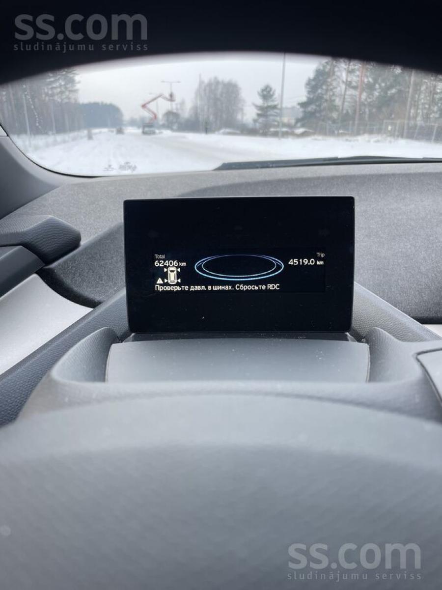 White BMW I3 2021 in Riga, with an engine capacity of 0.00 L and mileage of 62 thousand km for 16800 €, photo 16 on AUTOMOTO.COM.LV