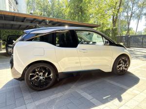 White BMW I3 2021 in Riga, with an engine capacity of 0.00 L and mileage of 60 thousand km for 15940 €, photo 4 on AUTOMOTO.COM.LV
