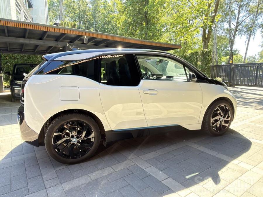 White BMW I3 2021 in Riga, with an engine capacity of 0.00 L and mileage of 60 thousand km for 15940 €, photo 4 on AUTOMOTO.COM.LV