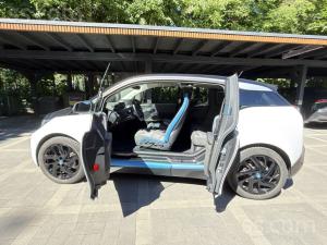 White BMW I3 2021 in Riga, with an engine capacity of 0.00 L and mileage of 60 thousand km for 15940 €, photo 9 on AUTOMOTO.COM.LV