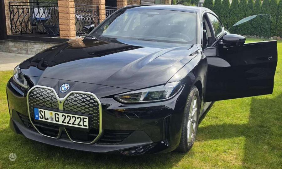 Black BMW i4 2025 in Vilnius, with an engine capacity of 0.00 L and mileage of 27 thousand km for 34900 €, photo 4 on AUTOMOTO.COM.LV