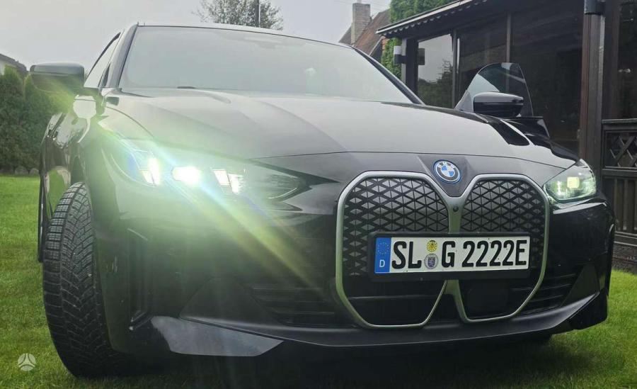 Black BMW i4 2025 in Vilnius, with an engine capacity of 0.00 L and mileage of 27 thousand km for 34900 €, photo 10 on AUTOMOTO.COM.LV