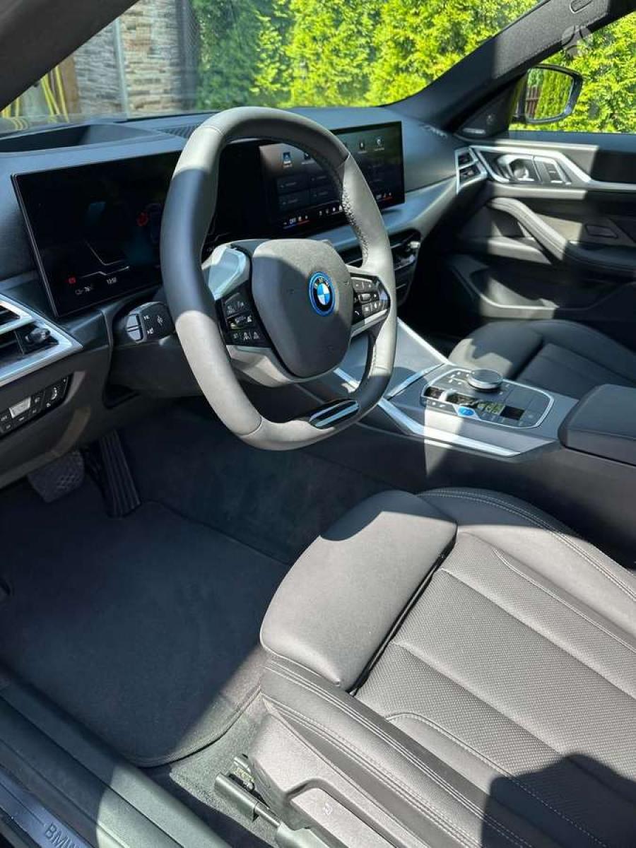 Black BMW i4 2025 in Vilnius, with an engine capacity of 0.00 L and mileage of 27 thousand km for 34900 €, photo 12 on AUTOMOTO.COM.LV