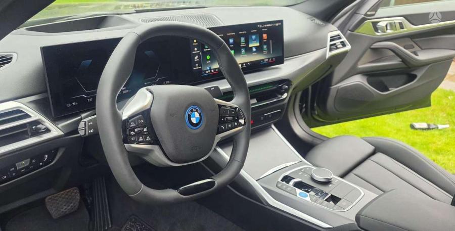 Black BMW i4 2025 in Vilnius, with an engine capacity of 0.00 L and mileage of 27 thousand km for 34900 €, photo 21 on AUTOMOTO.COM.LV