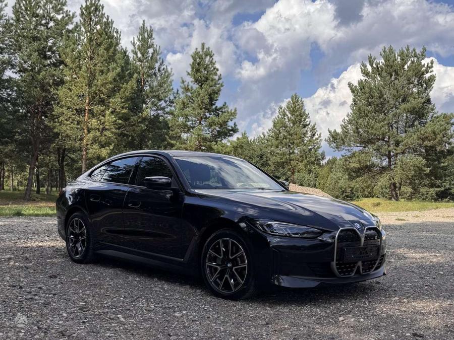 Black BMW i4 2022 in Jonava, with an engine capacity of 0.00 L and mileage of 239 thousand km for 28500 €, photo 16 on AUTOMOTO.COM.LV