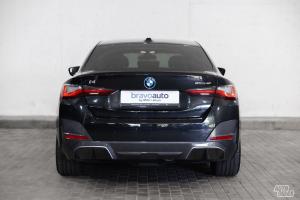 Black BMW i4 2022 in Vilnius, with an engine capacity of 0.00 L and mileage of 88 thousand km for 37542 €, photo 8 on AUTOMOTO.COM.LV
