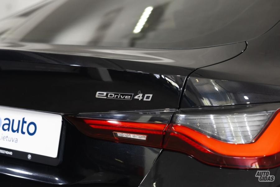Black BMW i4 2022 in Vilnius, with an engine capacity of 0.00 L and mileage of 88 thousand km for 37542 €, photo 13 on AUTOMOTO.COM.LV