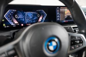 Black BMW i4 2022 in Vilnius, with an engine capacity of 0.00 L and mileage of 88 thousand km for 37542 €, photo 23 on AUTOMOTO.COM.LV