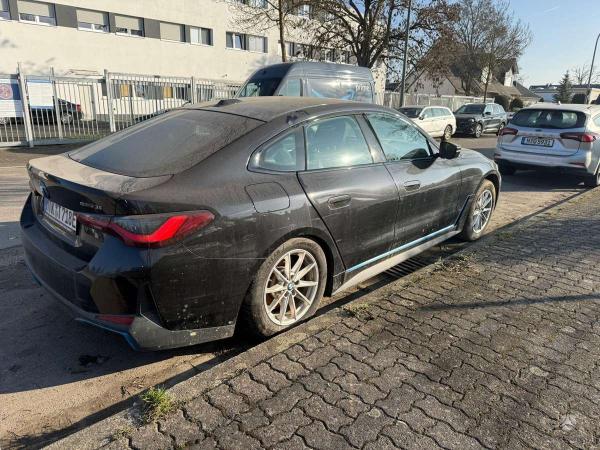 Melns BMW i4 2023 Panevēža, ar dzinēja tilpumu 0.00 L un nobraukumu 80 tūkst. km par 15590 €, foto 3 vietnē AUTOMOTO.COM.LV