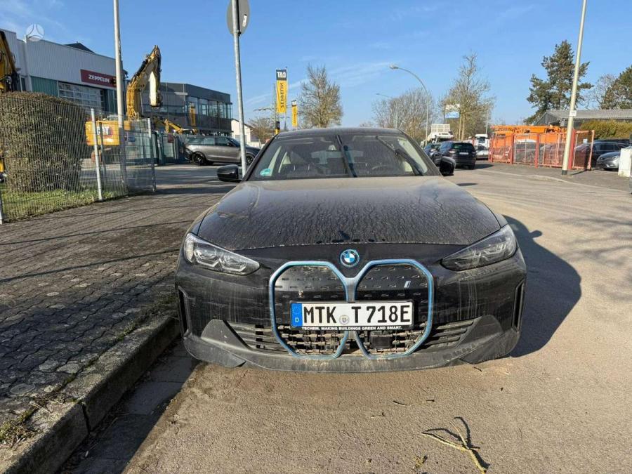 Black BMW i4 2023 in Panevezys, with an engine capacity of 0.00 L and mileage of 80 thousand km for 15590 €, photo 7 on AUTOMOTO.COM.LV