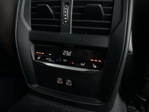 Черный БМВ i4 2023 в Елгава, объемом двигателя 0.00 л и пробегом 99 тыс. км за 44900 €, фото 11 на AUTOMOTO.COM.LV