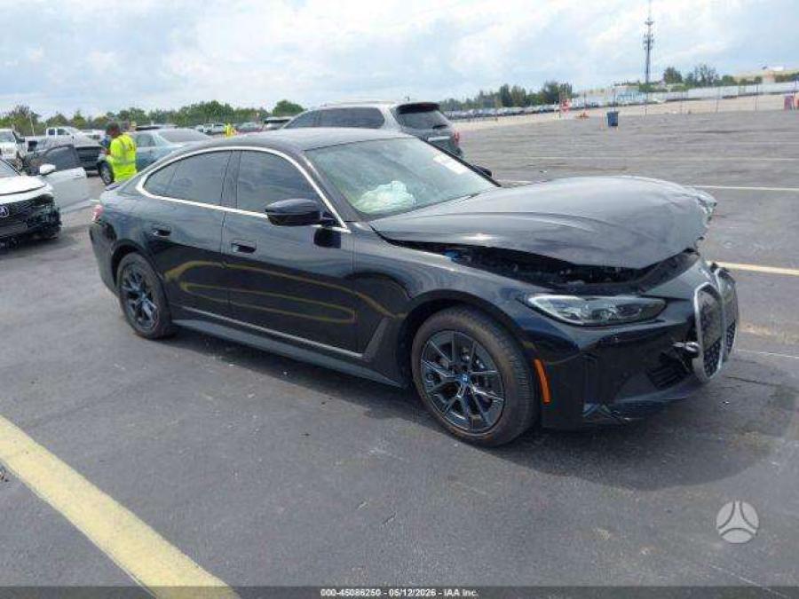 Black BMW i4 2023 in Klaipeda, with an engine capacity of 0.00 L and mileage of 31 thousand km for 9900 €, photo 1 on AUTOMOTO.COM.LV