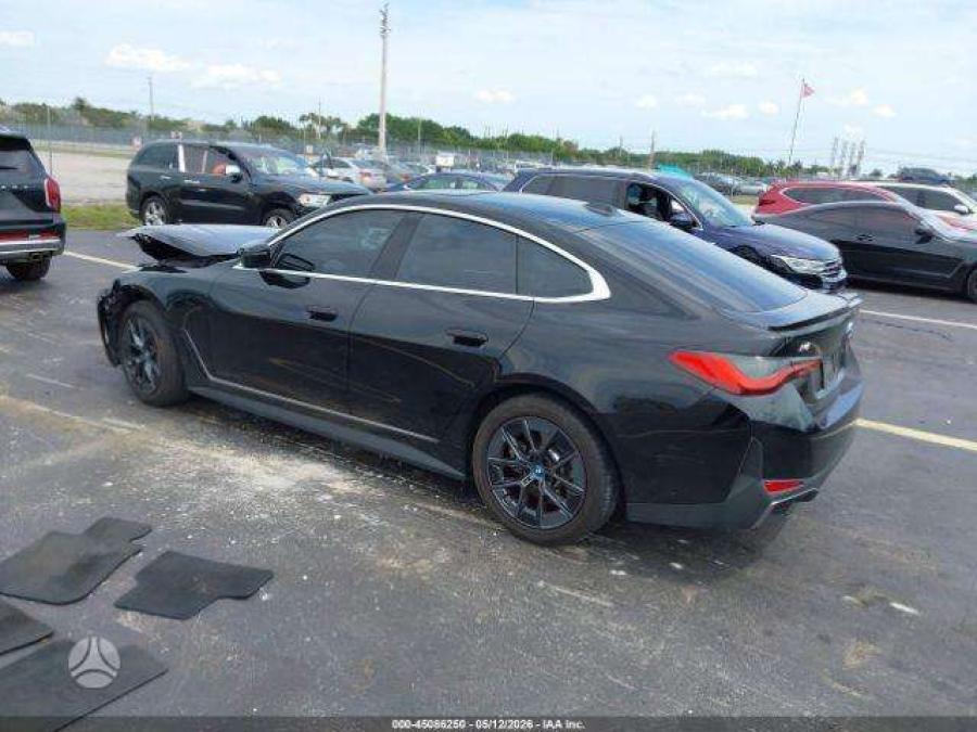 Black BMW i4 2023 in Klaipeda, with an engine capacity of 0.00 L and mileage of 31 thousand km for 9900 €, photo 4 on AUTOMOTO.COM.LV