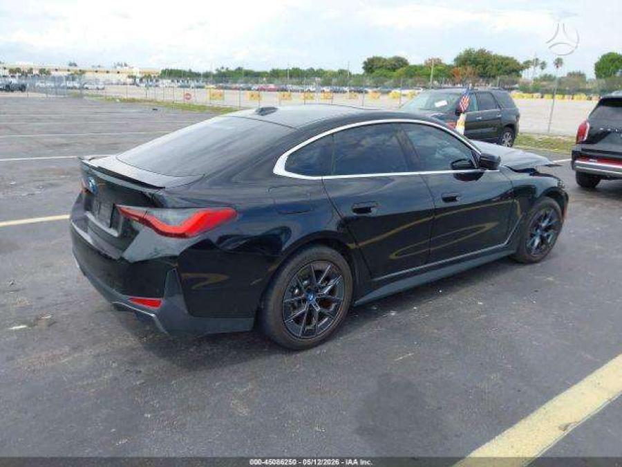 Black BMW i4 2023 in Klaipeda, with an engine capacity of 0.00 L and mileage of 31 thousand km for 9900 €, photo 5 on AUTOMOTO.COM.LV