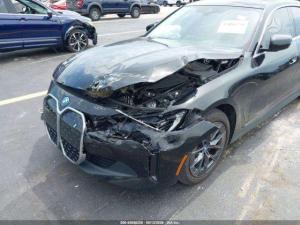 Black BMW i4 2023 in Klaipeda, with an engine capacity of 0.00 L and mileage of 31 thousand km for 9900 €, photo 7 on AUTOMOTO.COM.LV