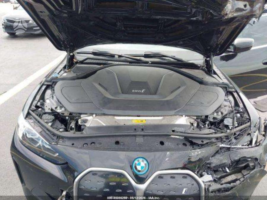 Black BMW i4 2023 in Klaipeda, with an engine capacity of 0.00 L and mileage of 31 thousand km for 9900 €, photo 11 on AUTOMOTO.COM.LV